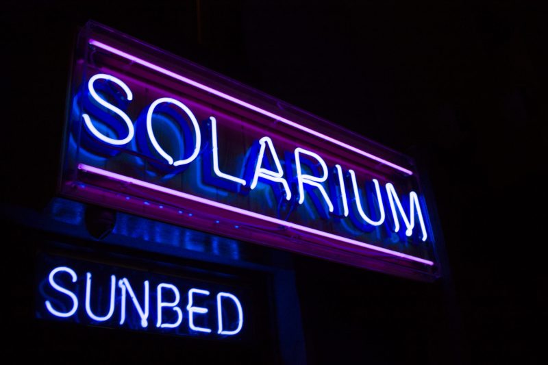Sonne oder Solarium – Spray Tanning und Airbrush Tanning Shop
